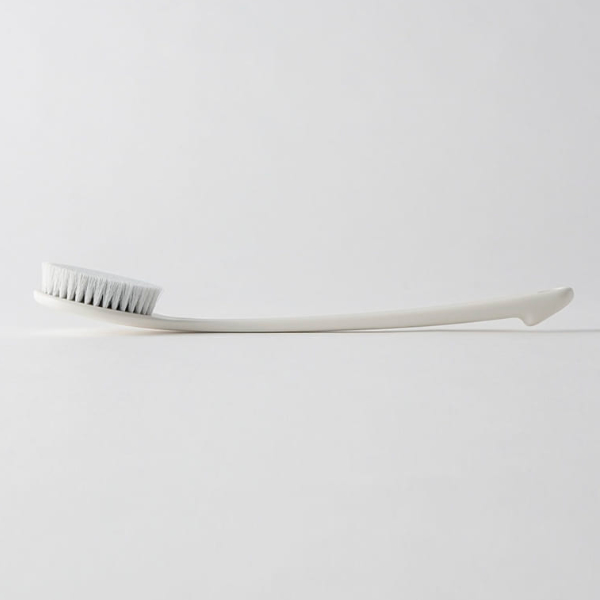 marna マーナ ボディブラシ かため やわらかめ B714 B713 （ 背中 ボディーブラシ 背中ケア 抗菌 体洗い バス用品 背中ブラシ ボディタオル 硬め カーブ 抗菌剤入り きれい ...